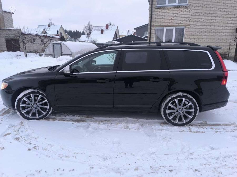Melns Volvo V70 2010 Utena, ar dzinēja tilpumu 2.00 L un nobraukumu 335 tūkst. km par 4650 €, foto 9 vietnē AUTOMOTO.COM.LV