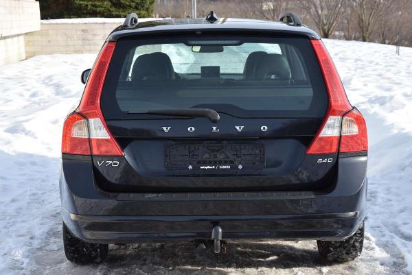 Black Volvo V70 2010 in Vilnius, with an engine capacity of 2.40 L and mileage of 325 thousand km for 4300 €, photo 3 on AUTOMOTO.COM.LV
