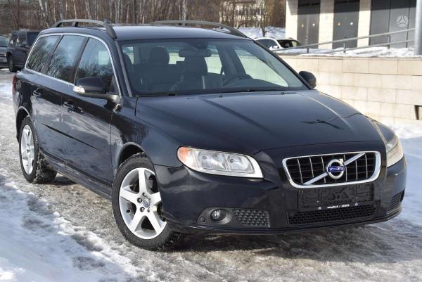 Black Volvo V70 2010 in Vilnius, with an engine capacity of 2.40 L and mileage of 325 thousand km for 4300 €, photo 4 on AUTOMOTO.COM.LV