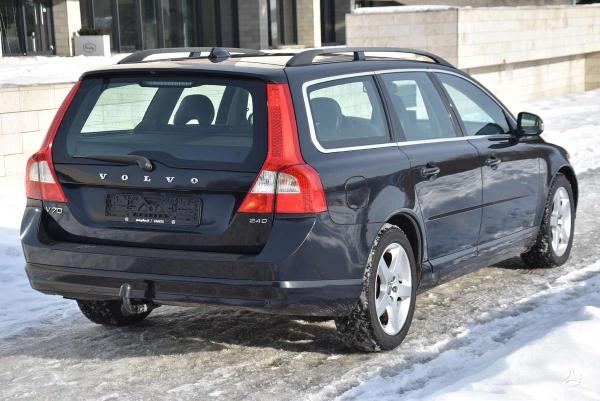 Black Volvo V70 2010 in Vilnius, with an engine capacity of 2.40 L and mileage of 325 thousand km for 4300 €, photo 5 on AUTOMOTO.COM.LV
