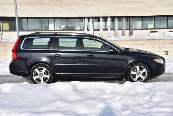 Black Volvo V70 2010 in Vilnius, with an engine capacity of 2.40 L and mileage of 325 thousand km for 4300 €, photo 6 on AUTOMOTO.COM.LV