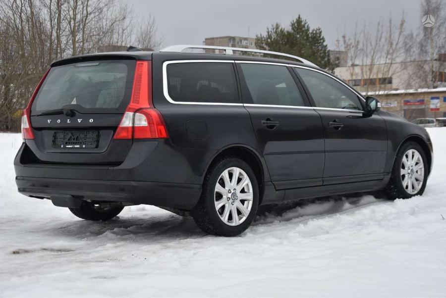 Black Volvo V70 2010 in Vilnius, with an engine capacity of 2.40 L and mileage of 277 thousand km for 4500 €, photo 2 on AUTOMOTO.COM.LV