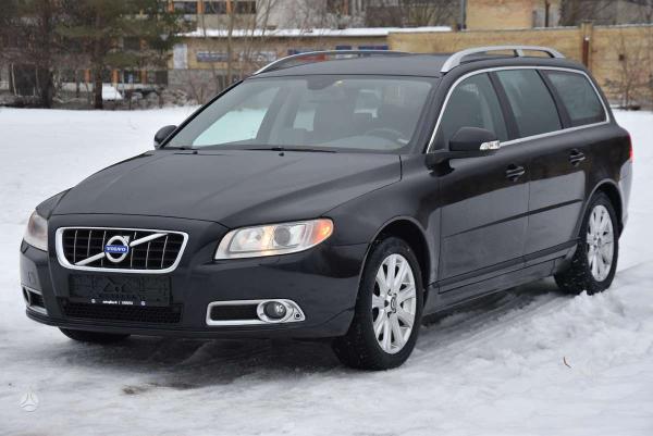 Black Volvo V70 2010 in Vilnius, with an engine capacity of 2.40 L and mileage of 277 thousand km for 4500 €, photo 4 on AUTOMOTO.COM.LV