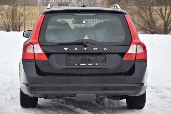 Black Volvo V70 2010 in Vilnius, with an engine capacity of 2.40 L and mileage of 277 thousand km for 4500 €, photo 5 on AUTOMOTO.COM.LV