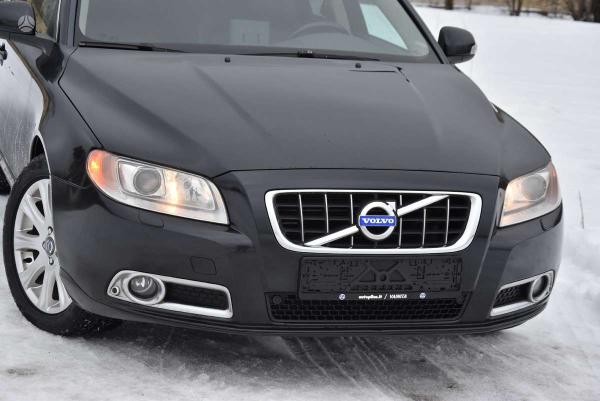 Black Volvo V70 2010 in Vilnius, with an engine capacity of 2.40 L and mileage of 277 thousand km for 4500 €, photo 6 on AUTOMOTO.COM.LV