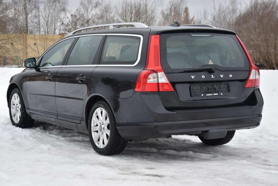 Black Volvo V70 2010 in Vilnius, with an engine capacity of 2.40 L and mileage of 277 thousand km for 4500 €, photo 7 on AUTOMOTO.COM.LV