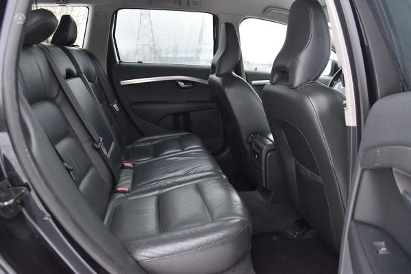 Black Volvo V70 2010 in Vilnius, with an engine capacity of 2.40 L and mileage of 277 thousand km for 4500 €, photo 10 on AUTOMOTO.COM.LV