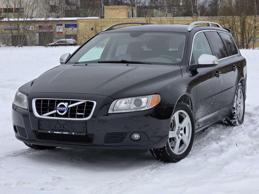 Black Volvo V70 2010 in Vilnius, with an engine capacity of 2.00 L and mileage of 313 thousand km for 4500 €, photo 4 on AUTOMOTO.COM.LV