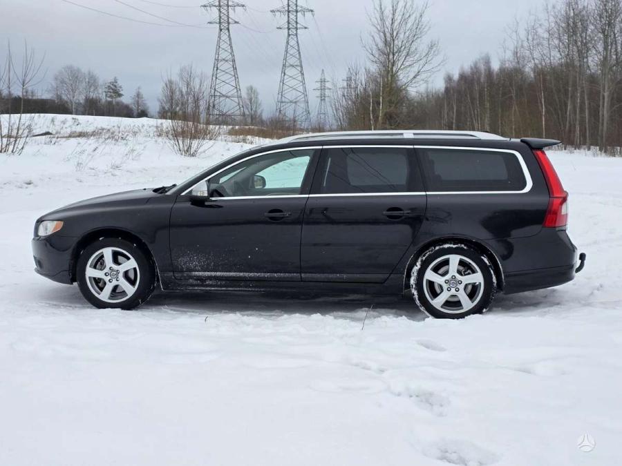 Black Volvo V70 2010 in Vilnius, with an engine capacity of 2.00 L and mileage of 313 thousand km for 4500 €, photo 6 on AUTOMOTO.COM.LV