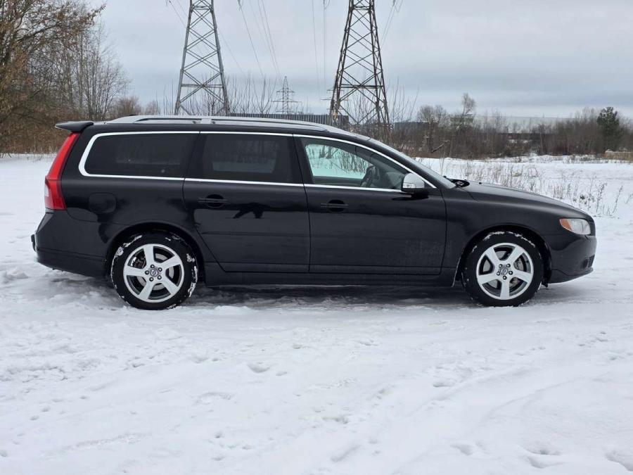 Black Volvo V70 2010 in Vilnius, with an engine capacity of 2.00 L and mileage of 313 thousand km for 4500 €, photo 7 on AUTOMOTO.COM.LV
