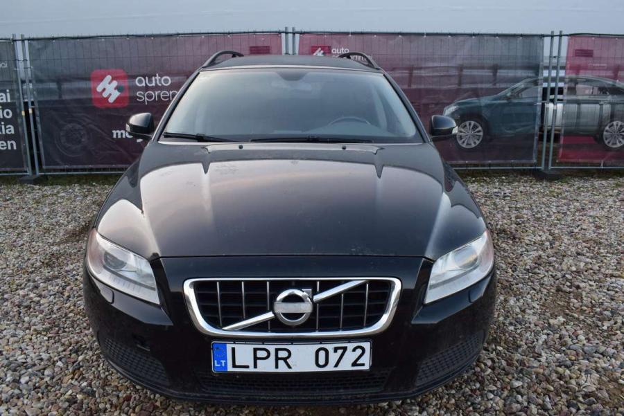 Black Volvo V70 2010 in Vilnius, with an engine capacity of 2.00 L and mileage of 375 thousand km for 3000 €, photo 2 on AUTOMOTO.COM.LV