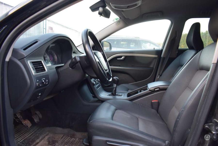 Black Volvo V70 2010 in Vilnius, with an engine capacity of 2.00 L and mileage of 375 thousand km for 3000 €, photo 5 on AUTOMOTO.COM.LV