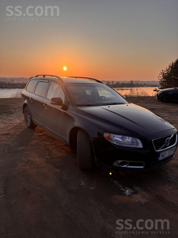 Черный Вольво В70 2010 в Даугавпилс, объемом двигателя 2.40 л и пробегом 346 тыс. км за 2250 €, фото 1 на AUTOMOTO.COM.LV