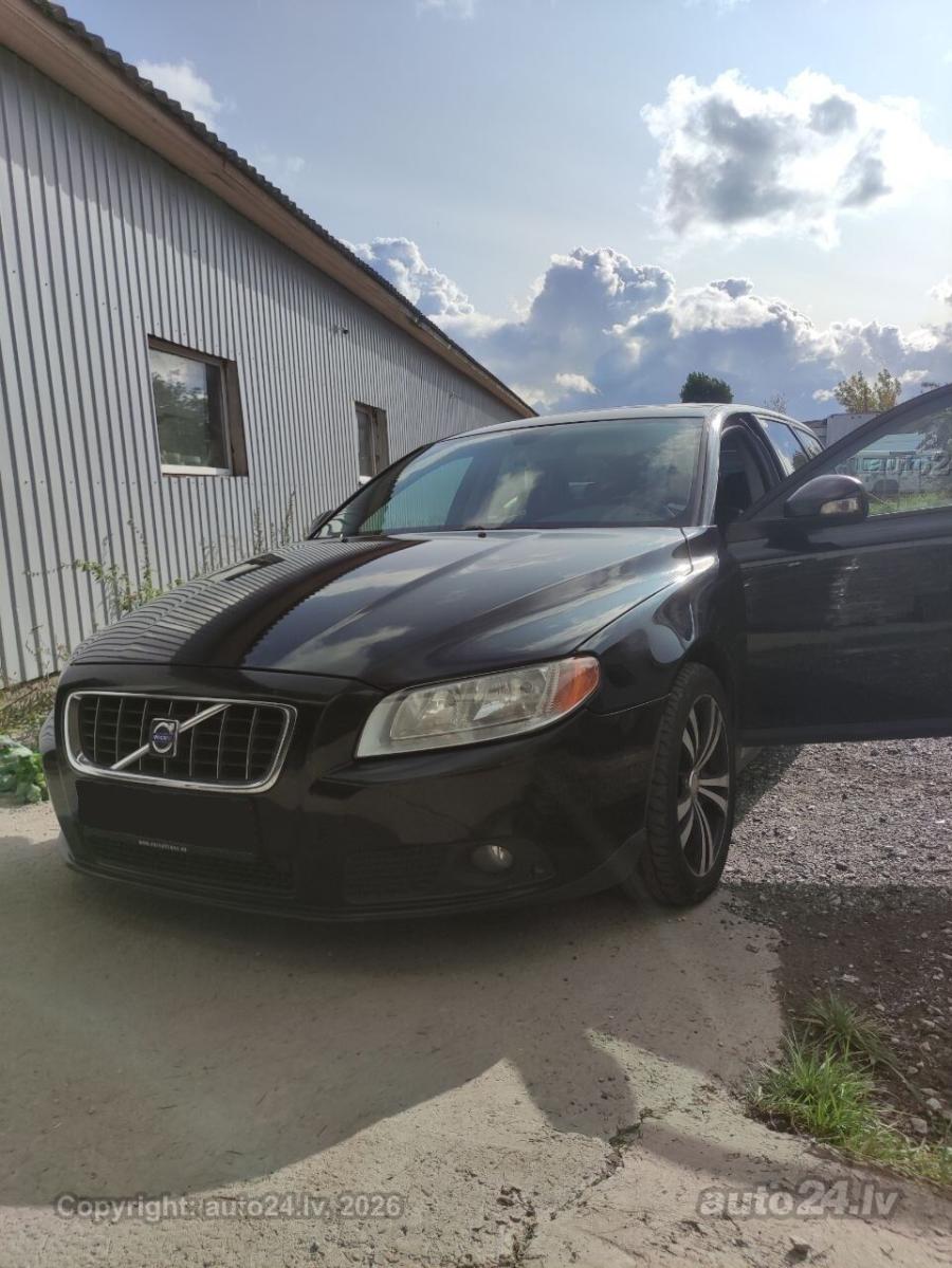 Black Volvo V70 2010 in Tallinn, with an engine capacity of 1.60 L and mileage of 326 thousand km for 3499 €, photo 1 on AUTOMOTO.COM.LV