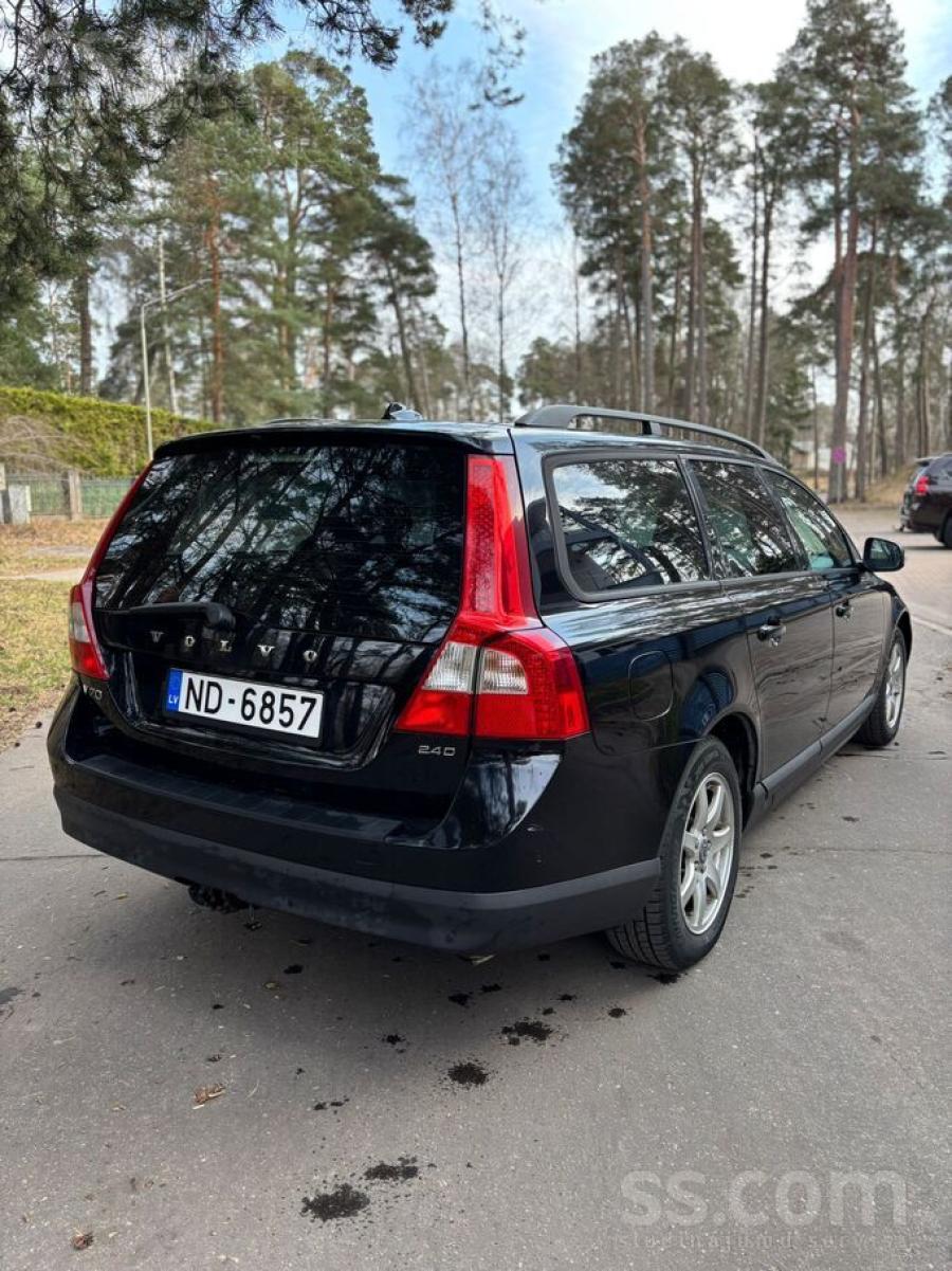 Melns Volvo V70 2010 Jūrmala, ar dzinēja tilpumu 2.40 L un nobraukumu 329 tūkst. km par 5200 €, foto 3 vietnē AUTOMOTO.COM.LV