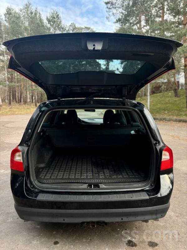 Black Volvo V70 2010 in Jurmala, with an engine capacity of 2.40 L and mileage of 329 thousand km for 5200 €, photo 3 on AUTOMOTO.COM.LV