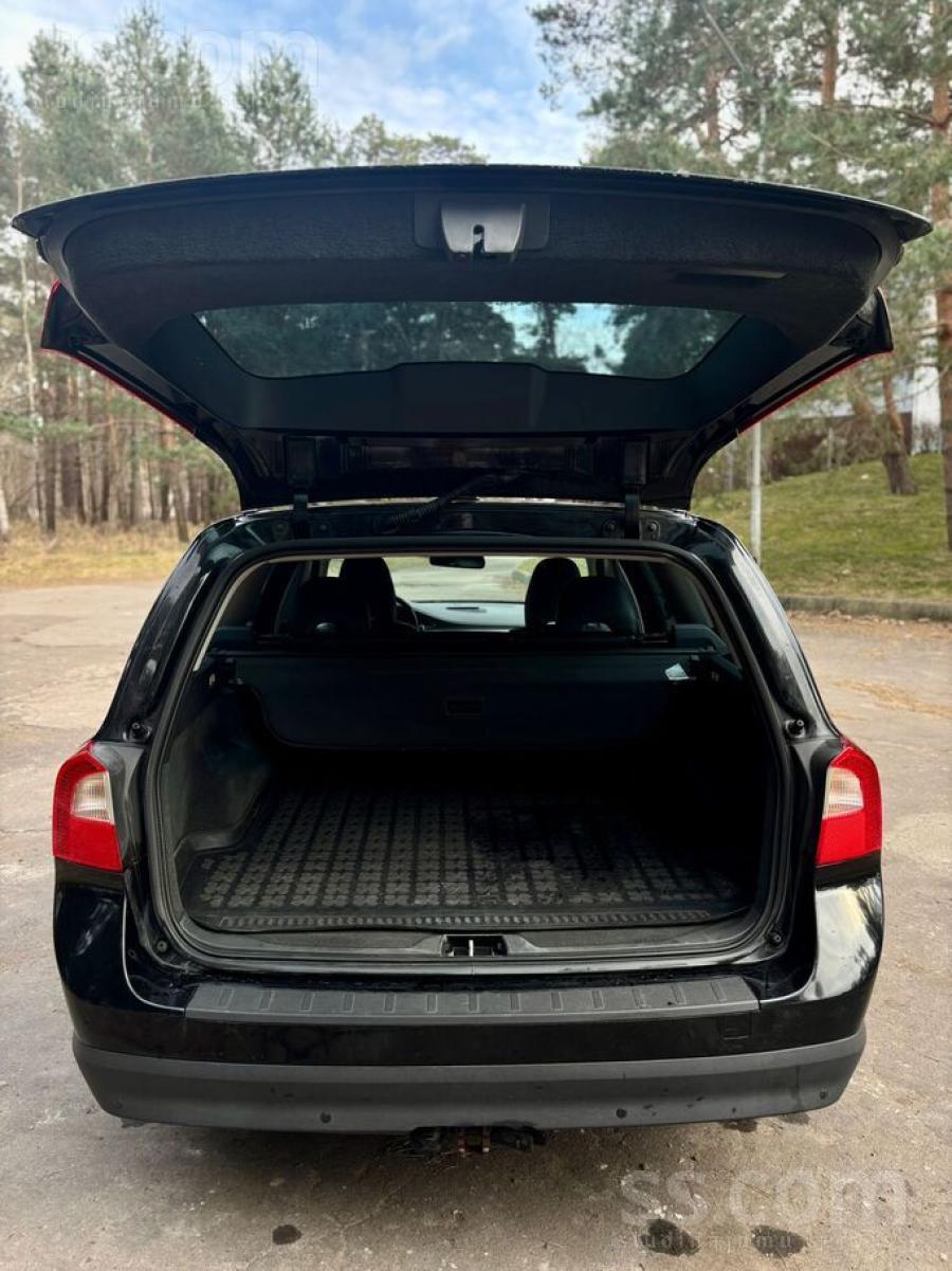 Melns Volvo V70 2010 Jūrmala, ar dzinēja tilpumu 2.40 L un nobraukumu 329 tūkst. km par 5200 €, foto 4 vietnē AUTOMOTO.COM.LV