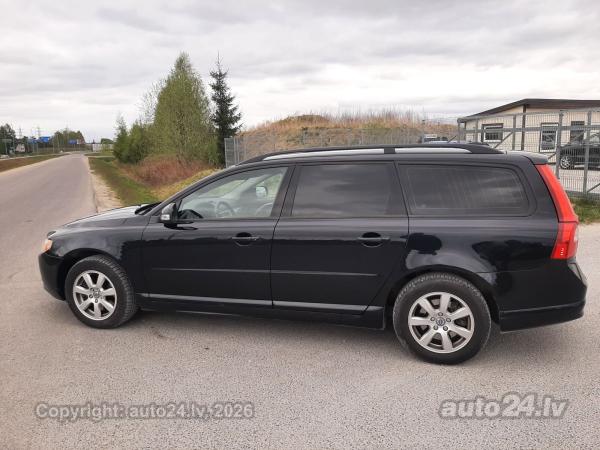 Melns Volvo V70 2010 Tartu, ar dzinēja tilpumu 2.40 L un nobraukumu 199 tūkst. km par 6900 €, foto 2 vietnē AUTOMOTO.COM.LV