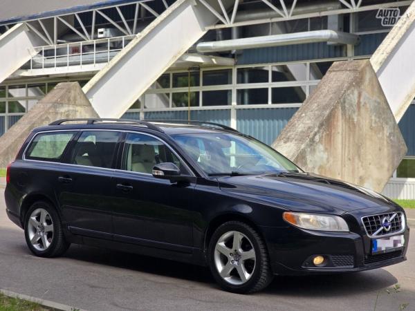 Black Volvo V70 2010 in Vilnius, with an engine capacity of 2.00 L and mileage of 423 thousand km for 2500 €, photo 1 on AUTOMOTO.COM.LV
