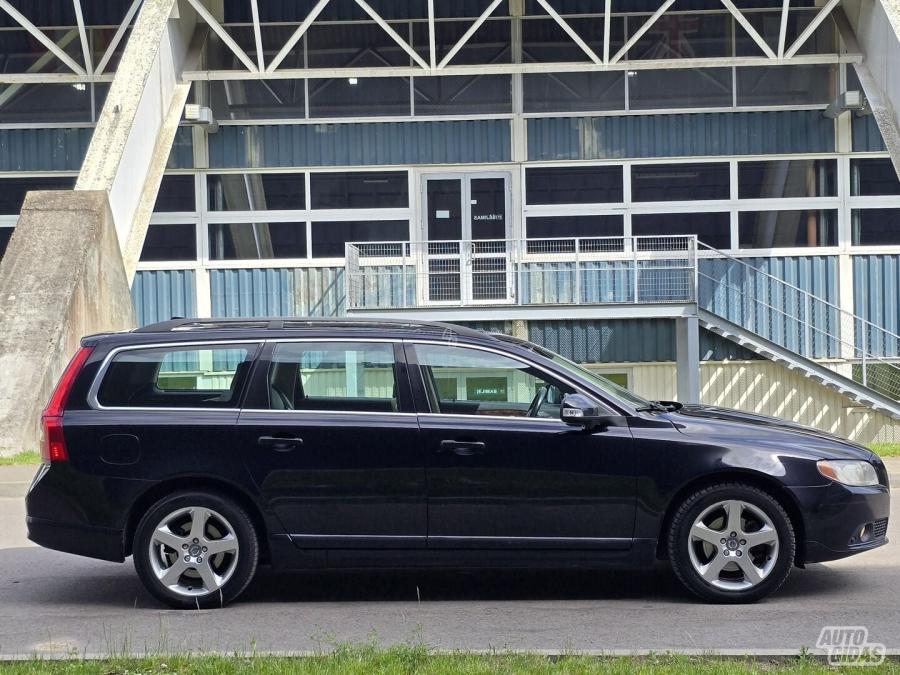 Black Volvo V70 2010 in Vilnius, with an engine capacity of 2.00 L and mileage of 423 thousand km for 2500 €, photo 5 on AUTOMOTO.COM.LV