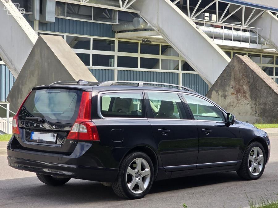 Black Volvo V70 2010 in Vilnius, with an engine capacity of 2.00 L and mileage of 423 thousand km for 2500 €, photo 7 on AUTOMOTO.COM.LV