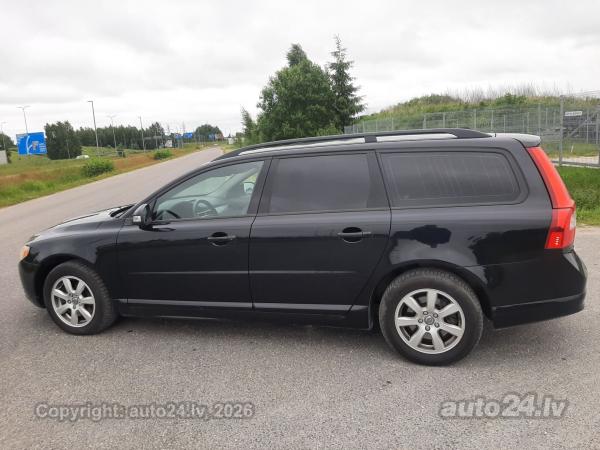 Melns Volvo V70 2010 Tartu, ar dzinēja tilpumu 2.40 L un nobraukumu 199 tūkst. km par 6500 €, foto 2 vietnē AUTOMOTO.COM.LV
