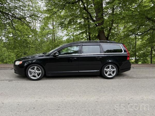 Black Volvo V70 2010 in Bauska, with an engine capacity of 1.60 L and mileage of 285 thousand km for 3900 €, photo 1 on AUTOMOTO.COM.LV