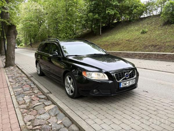 Black Volvo V70 2010 in Bauska, with an engine capacity of 1.60 L and mileage of 285 thousand km for 3900 €, photo 3 on AUTOMOTO.COM.LV