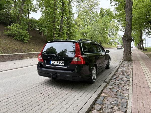 Black Volvo V70 2010 in Bauska, with an engine capacity of 1.60 L and mileage of 285 thousand km for 3900 €, photo 6 on AUTOMOTO.COM.LV