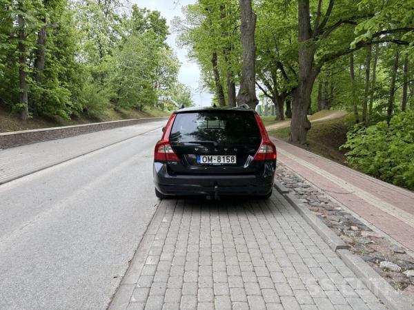 Black Volvo V70 2010 in Bauska, with an engine capacity of 1.60 L and mileage of 285 thousand km for 3900 €, photo 7 on AUTOMOTO.COM.LV