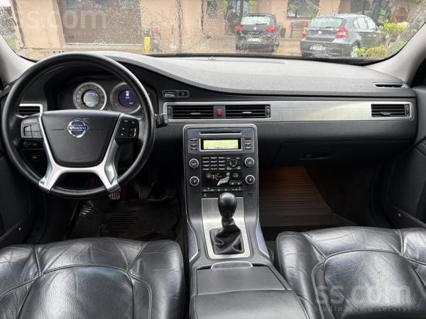 Black Volvo V70 2010 in Bauska, with an engine capacity of 1.60 L and mileage of 285 thousand km for 3900 €, photo 9 on AUTOMOTO.COM.LV