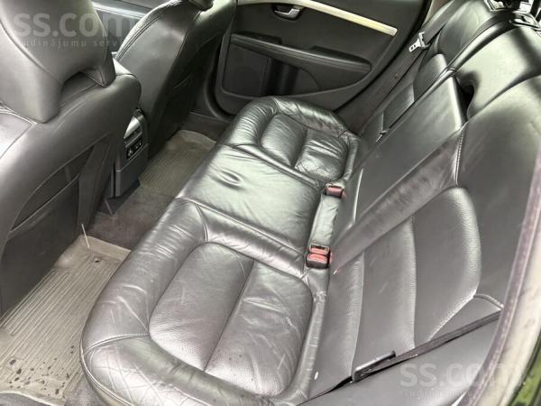 Black Volvo V70 2010 in Bauska, with an engine capacity of 1.60 L and mileage of 285 thousand km for 3900 €, photo 10 on AUTOMOTO.COM.LV