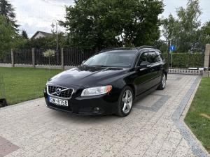 Melns Volvo V70 2010 Bauska, ar dzinēja tilpumu 1.60 L un nobraukumu 285 tūkst. km par 3700 €, foto 1 vietnē AUTOMOTO.COM.LV