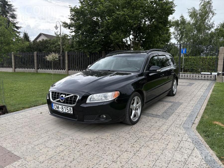Melns Volvo V70 2010 Bauska, ar dzinēja tilpumu 1.60 L un nobraukumu 285 tūkst. km par 3700 €, foto 1 vietnē AUTOMOTO.COM.LV