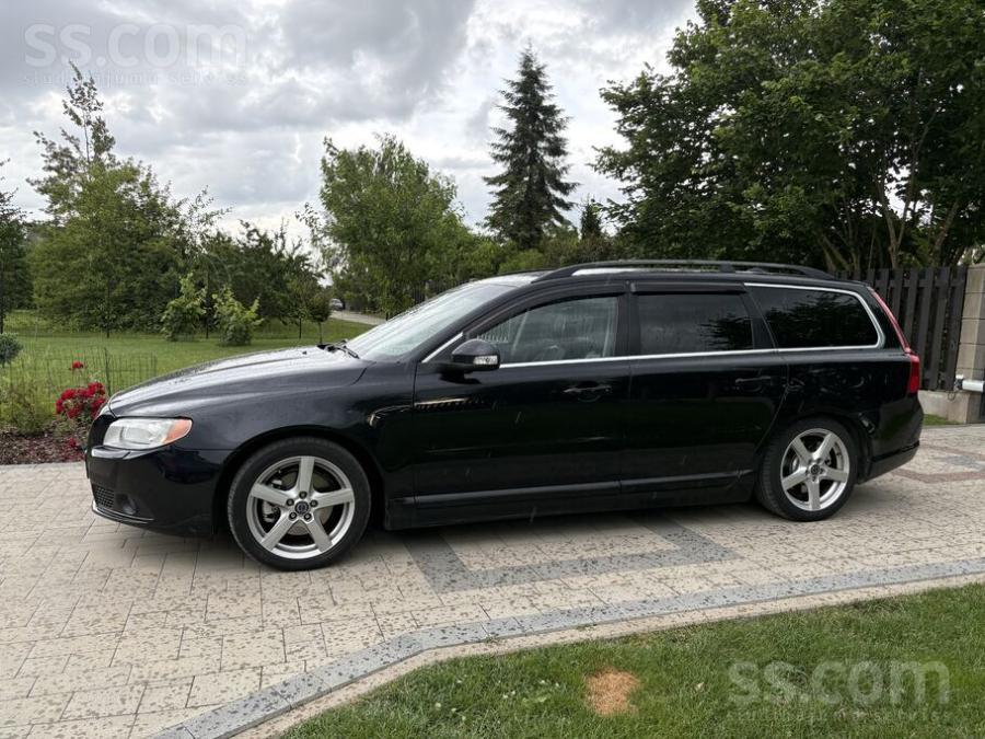 Melns Volvo V70 2010 Bauska, ar dzinēja tilpumu 1.60 L un nobraukumu 285 tūkst. km par 3700 €, foto 3 vietnē AUTOMOTO.COM.LV