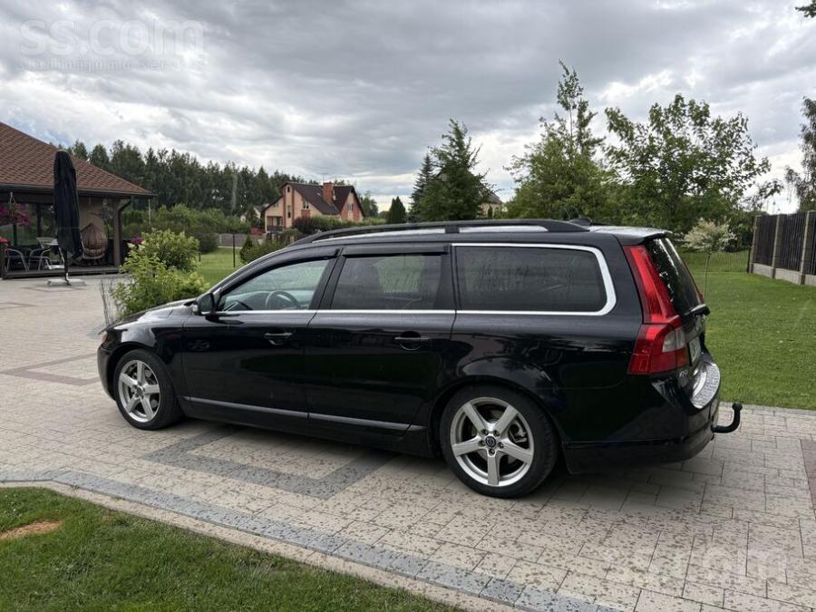 Melns Volvo V70 2010 Bauska, ar dzinēja tilpumu 1.60 L un nobraukumu 285 tūkst. km par 3700 €, foto 4 vietnē AUTOMOTO.COM.LV