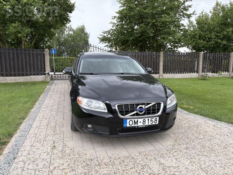 Melns Volvo V70 2010 Bauska, ar dzinēja tilpumu 1.60 L un nobraukumu 285 tūkst. km par 3700 €, foto 9 vietnē AUTOMOTO.COM.LV