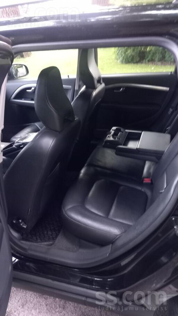 Melns Volvo V70 2010 Rīga, ar dzinēja tilpumu 2.40 L un nobraukumu 248 tūkst. km par 4850 €, foto 10 vietnē AUTOMOTO.COM.LV