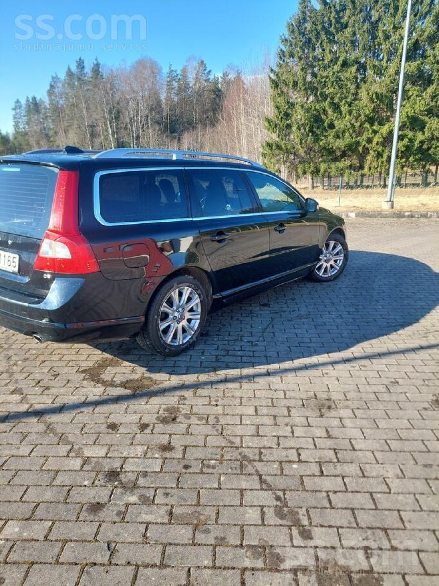 Melns Volvo V70 2010 Talsi, ar dzinēja tilpumu 2.40 L un nobraukumu 250 tūkst. km par 5850 €, foto 5 vietnē AUTOMOTO.COM.LV