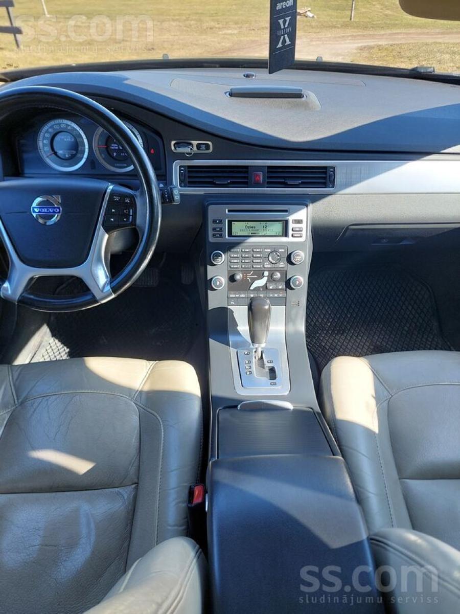 Melns Volvo V70 2010 Talsi, ar dzinēja tilpumu 2.40 L un nobraukumu 250 tūkst. km par 5850 €, foto 12 vietnē AUTOMOTO.COM.LV