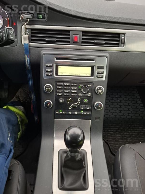 Melns Volvo V70 2010 Rīga, ar dzinēja tilpumu 1.60 L un nobraukumu 310 tūkst. km par 4900 €, foto 4 vietnē AUTOMOTO.COM.LV