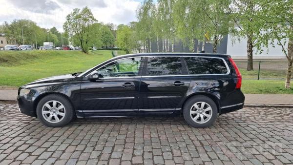 Melns Volvo V70 2010 Rīga, ar dzinēja tilpumu 1.60 L un nobraukumu 0 tūkst. km par 2450 €, foto 5 vietnē AUTOMOTO.COM.LV