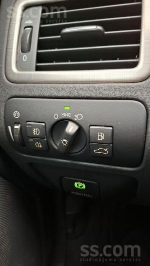 Melns Volvo V70 2010 Rīga, ar dzinēja tilpumu 1.60 L un nobraukumu 0 tūkst. km par 2450 €, foto 15 vietnē AUTOMOTO.COM.LV