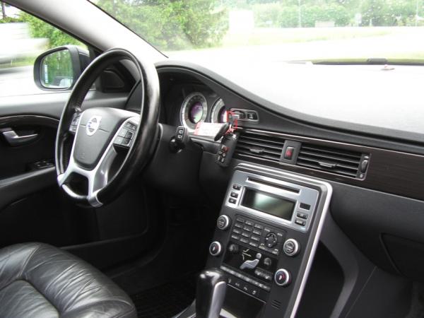 Black Volvo V70 2010 in Riga, with an engine capacity of 2.40 L and mileage of 282 thousand km for 6450 €, photo 7 on AUTOMOTO.COM.LV