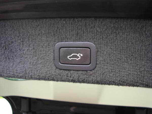 Black Volvo V70 2010 in Riga, with an engine capacity of 2.40 L and mileage of 282 thousand km for 6450 €, photo 9 on AUTOMOTO.COM.LV