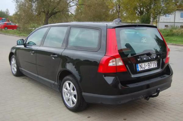 Melns Volvo V70 2010 Jēkabpils, ar dzinēja tilpumu 2.00 L un nobraukumu 308 tūkst. km par 4650 €, foto 7 vietnē AUTOMOTO.COM.LV