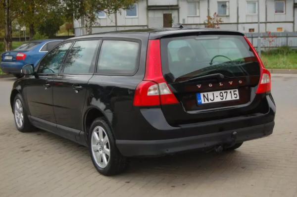 Melns Volvo V70 2010 Jēkabpils, ar dzinēja tilpumu 2.00 L un nobraukumu 308 tūkst. km par 4650 €, foto 9 vietnē AUTOMOTO.COM.LV