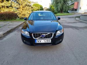 Black Volvo V70 2010 in Jekabpils, with an engine capacity of 2.40 L and mileage of 289 thousand km for 6250 €, photo 3 on AUTOMOTO.COM.LV