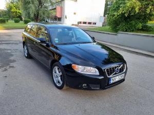Black Volvo V70 2010 in Jekabpils, with an engine capacity of 2.40 L and mileage of 289 thousand km for 6250 €, photo 4 on AUTOMOTO.COM.LV