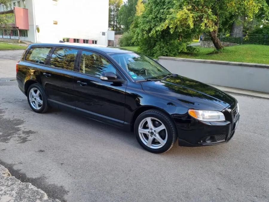 Black Volvo V70 2010 in Jekabpils, with an engine capacity of 2.40 L and mileage of 289 thousand km for 6250 €, photo 5 on AUTOMOTO.COM.LV